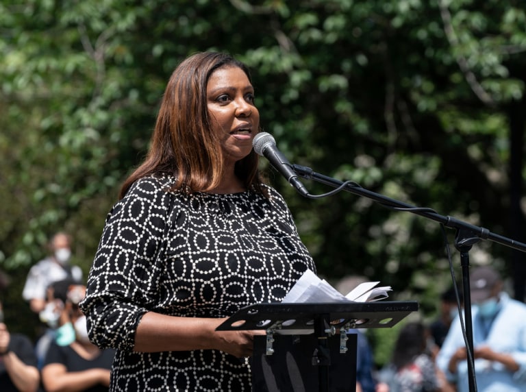 Tòa bác cáo trạng ông James Comey, bà Letitia James do bổ nhiệm sai ...